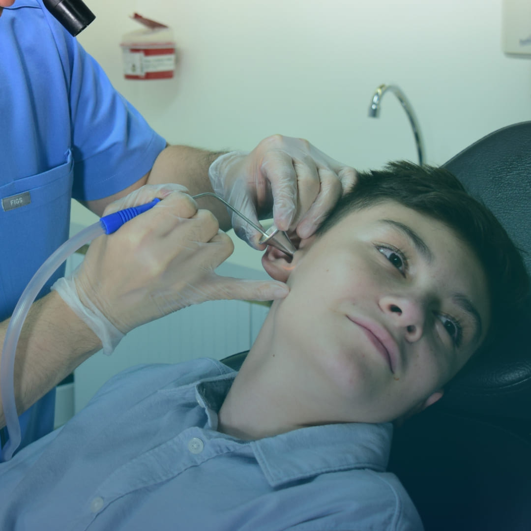 Aspiración de oído - Dr. Julián Molano